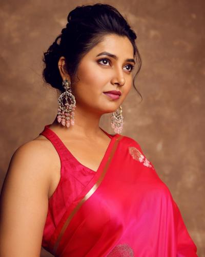 Prajakta Mali: प्राजक्ता माळीनं तिच्या लग्नासाठी आईला स्वत: सुचवलं होतं स्थळ, जाणून घ्या कोण आहे ...