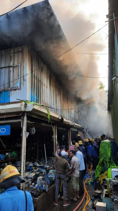 PHOTOS | पुण्यातील जुन्या बाजारात भीषण आग; घटनास्थळी अग्निशमन दलाची ८ ...