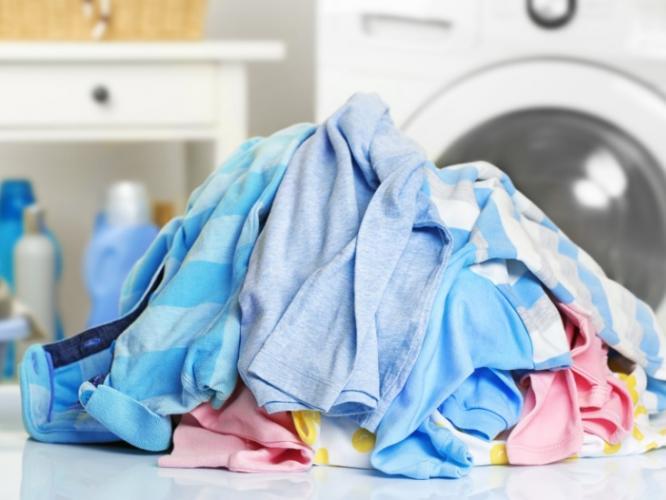 Detergent Powder vs Liquid Soap : मशिनमध्ये कपडे धुण्यासाठी पावडर ...