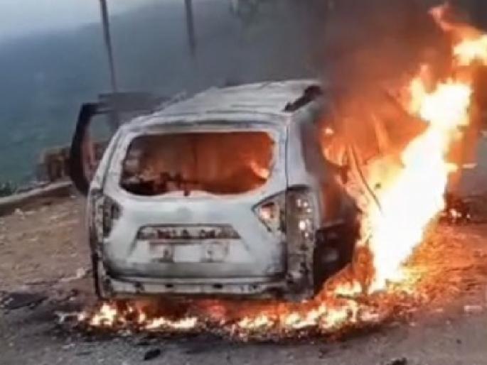 आंबोली घाटात कार जळून खाक, गडहिंग्लजमधील कुटुंब थोडक्यात बचावले ...