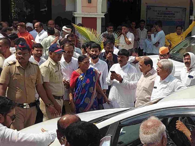 भाजपच्या प्रवीण पोटे पाटील यांच्या नामांकनाला राणा दाम्पत्य गैरहजर ...