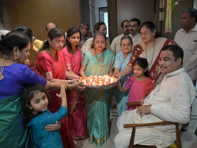 नितीन गडकरींना वाढदिवसाच्या ‘हाऊसफुल्ल’ शुभेच्छा, नेते, कार्यकर्त्यांची ...