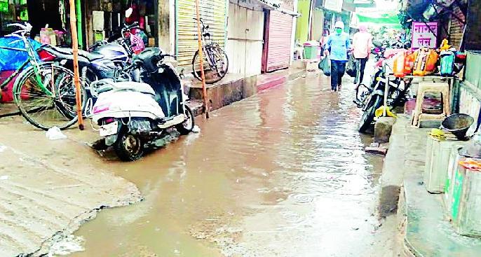 पहिल्याच पावसाने मान्सूनपूर्व कामांची पोलखोल - Marathi News | With the ...