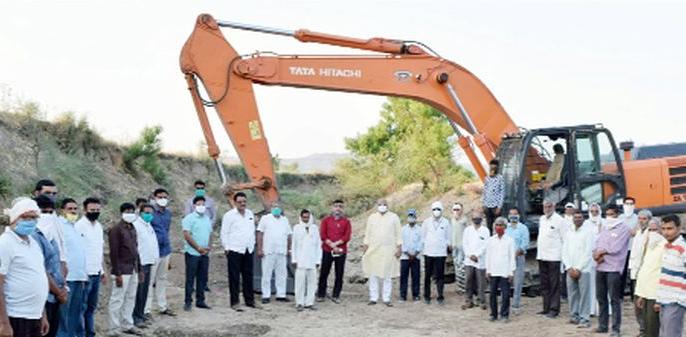 शिरपूर पॅटर्न अंतर्गत २४१ व्या बंधाऱ्याचे भूमिपूजन - Marathi News ...