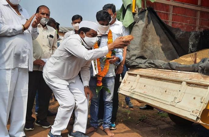 पालखेड उप बाजार आवारात भुसार-माल लिलावाचा शुभारंभ - Marathi News ...