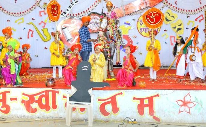 तळोद्यात शालेय विद्यार्थ्यांच्या कलाविष्कार - Marathi News | School ...