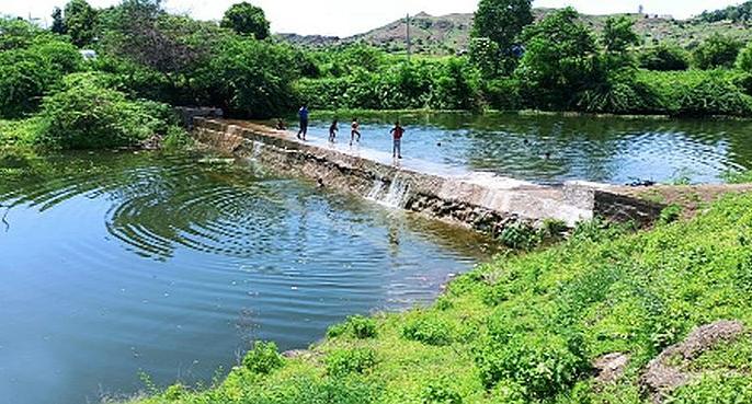 ‘शिरपूर पॅटर्न’चे २०० बंधारे ओव्हरफ्लो - Marathi News | 200 dams of ...