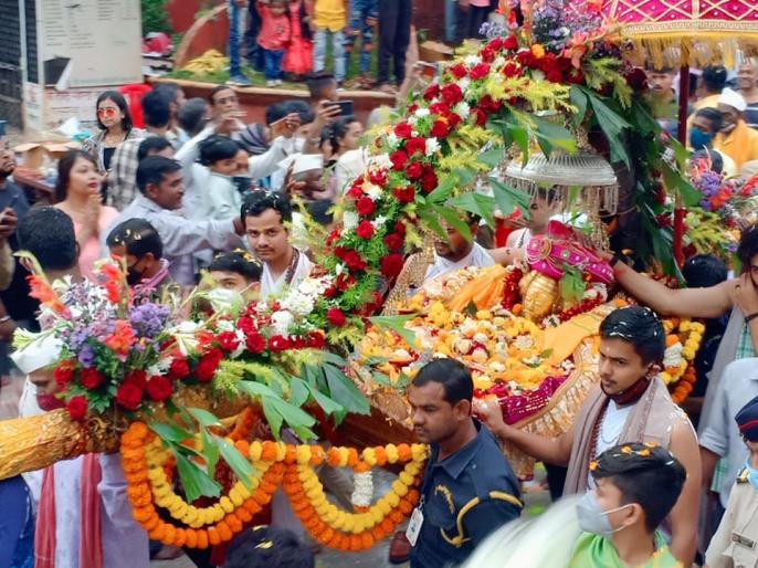 त्र्यंबकराजाच्या पालखीवर वरुणराजाचा जलाभिषेक - Marathi News | Varun ...
