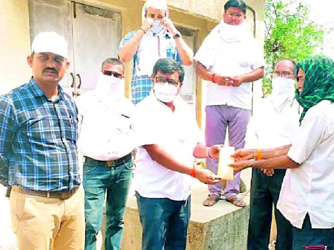 झाडावर चढून डबले कुटुंबातील तिघांनी वाघापासून वाचविले प्राण - Marathi ...