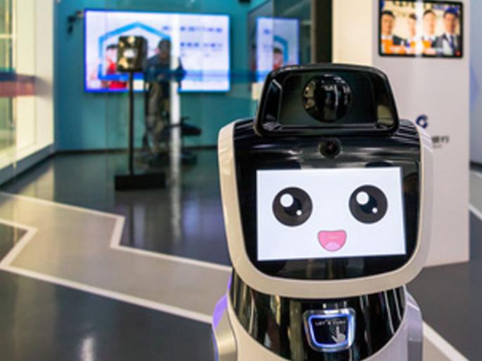 या बँकेत रोबो करतात कर्मचाऱ्यांचे काम - Marathi News | Robots work in ...