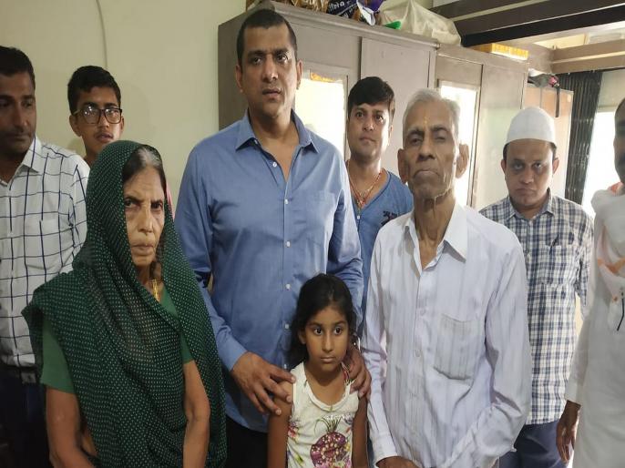 झाड कोसळून मृत्यूमुखी पडलेल्या शैलेश राठोड कुटुंबाला मदतीचा हात ...