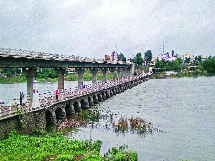 वीर धरण १०० टक्के भरल्याने १३ हजार ९११ क्युसेक्सने नीरा नदीत पाणी सोडले ...