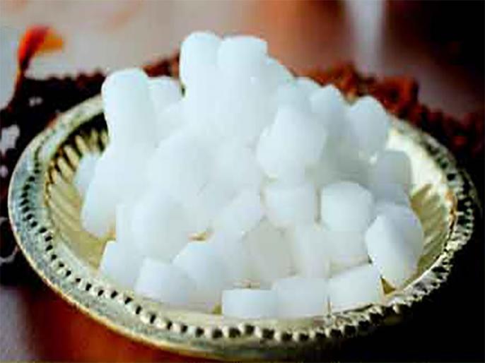 कापूर दीडपटीने महागले - Marathi News | Kappur is half-way expensive ...