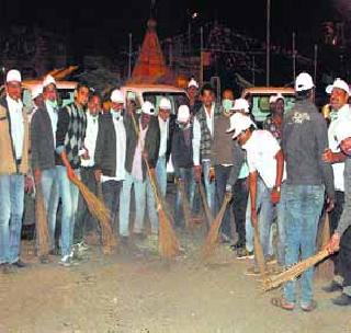 वाशिमवासी स्वच्छतेसाठी रस्त्यावर - Marathi News | Washim on the road to ...