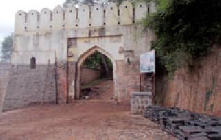 Take A Look At The Manikgad Fort For Tourists | माणिकगड किल्ला ...