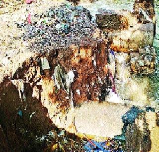 Broken Pool In Water Flow | पाण्याच्या प्रवाहाने तुटला पूल | Lokmat.Com