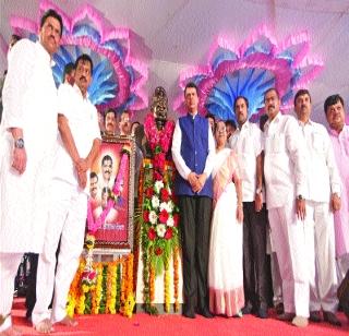 प्रत्येक जिल्ह्यात माथाडींसाठी गृहप्रकल्प - Marathi News | Home pricing ...