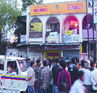 ‘मणप्पुरम गोल्ड’वर दरोडा - Marathi News | Racket on 'Manappuram Gold ...