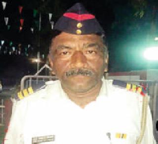 वाहतूक पोलिसावर गुंडांचा हल्ला - Marathi News | Traffic Policeman ...