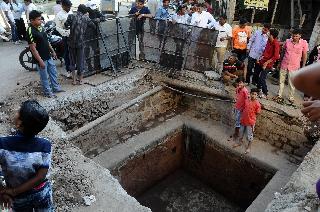 Rangpanchami: 40 Years Later, The Ancient Raid Opened | रंगपंचमी : ४० ...