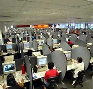 Fake Call Center Print | बनावट कॉल सेंटरवर छापा | Lokmat.Com