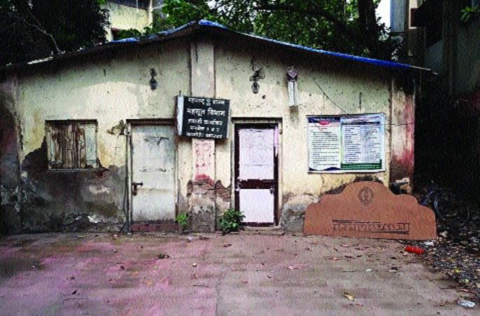 पनवेलच्या तलाठी कार्यालयाची दुरवस्था - Marathi News | Panvel's Talathi ...