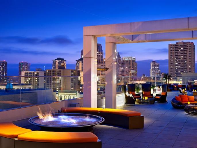 कमला मिलच्या दुर्घटनेनंतर आदित्य ठाकरेंच्या रुफटॉप हॉटेलच्या ...