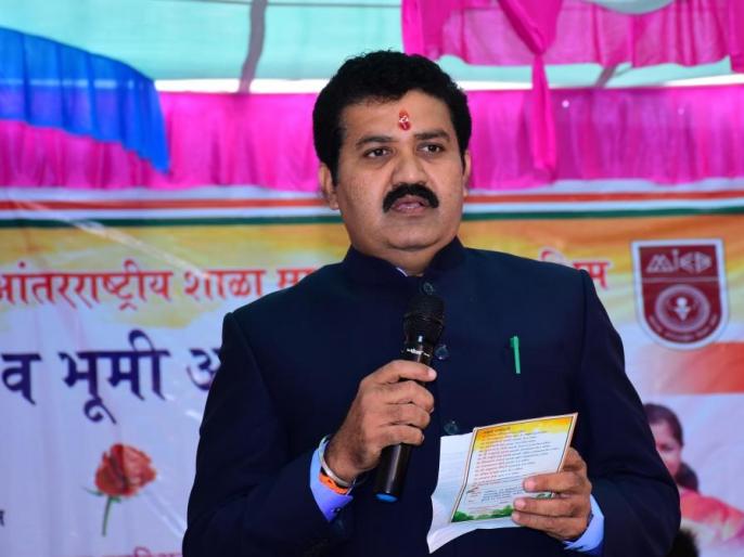 साखरा आंतरराष्ट्रीय शाळेसाठी निधी कमी पडणार नाही - पालकमंत्री संजय ...