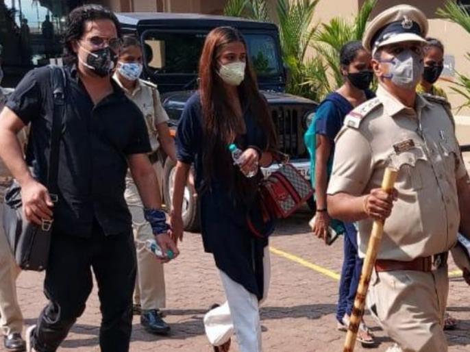 वादग्रस्त मॉडेल पूनम पांडे अन् सॅमला जामीन; मात्र पोलिसांनी दोघांसमोर ...