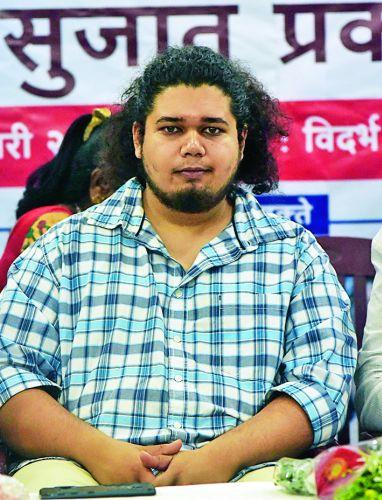 देशात भितीचे वातावरण : सुजात आंबेडकर - Marathi News | The atmosphere of ...