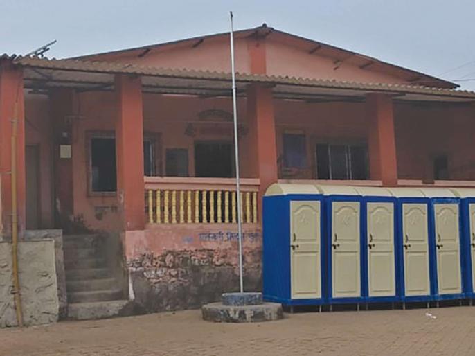 तलाठी कार्यालय बंद असल्याने नागरिकांचे हाल - Marathi News | As the ...