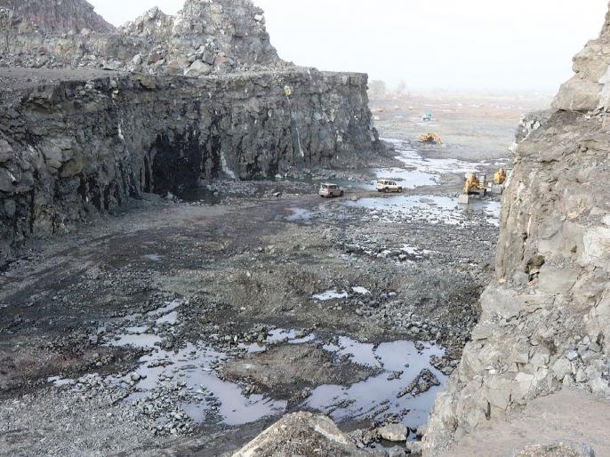 उलवे नदीचा प्रवाह बदलण्याचे काम पूर्ण - Marathi News | Completely ...