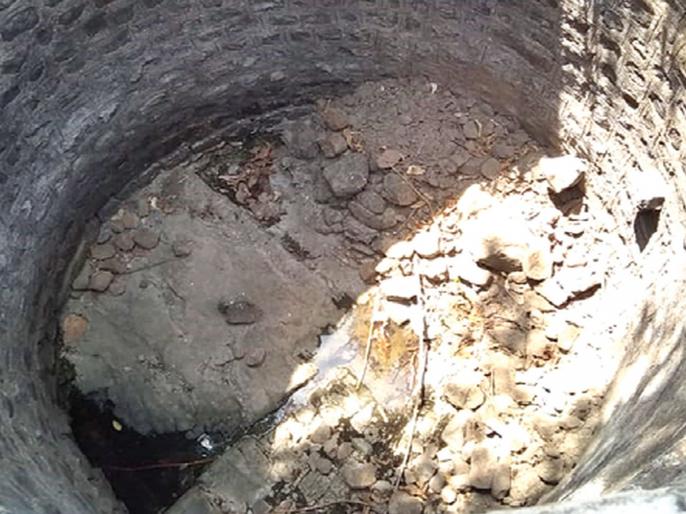 उमरोठे गावात भीषण पाणीटंचाई; १५ पाडे तहानले - Marathi News | Extreme ...