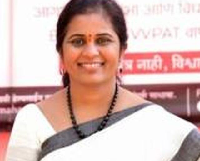 शिक्षणाधिकारी वैशाली झनकर आठ लाखांची लाच घेताना जाळ्यात - Marathi News ...