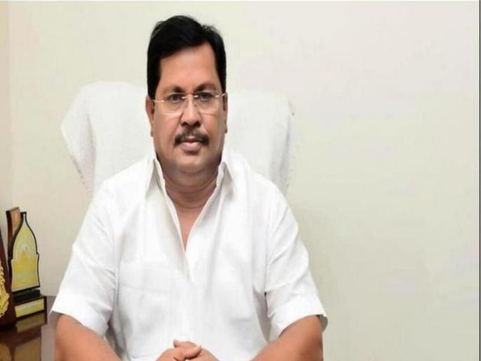 "वादळग्रस्त शेतकर्‍यांचे पंचनामे संथगतीने, निष्क्रिय वसई तहसीलदारांची ...