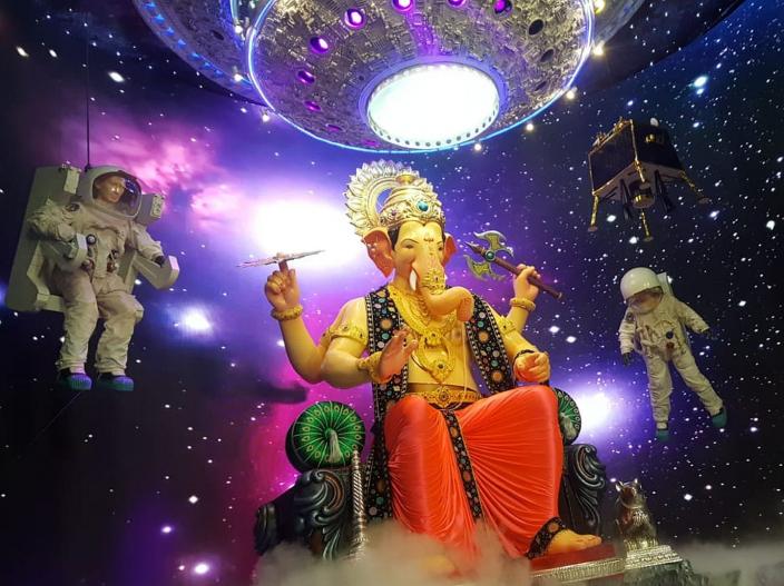 Photos Of Lalbaugcha Raja 2019 | लालबागचा राजाच्या दरबारात अवतरले ...