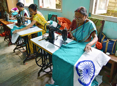 KVIC's turnover crossed Rs 1.70 lakh crore in FY25: Chairman Manoj ...