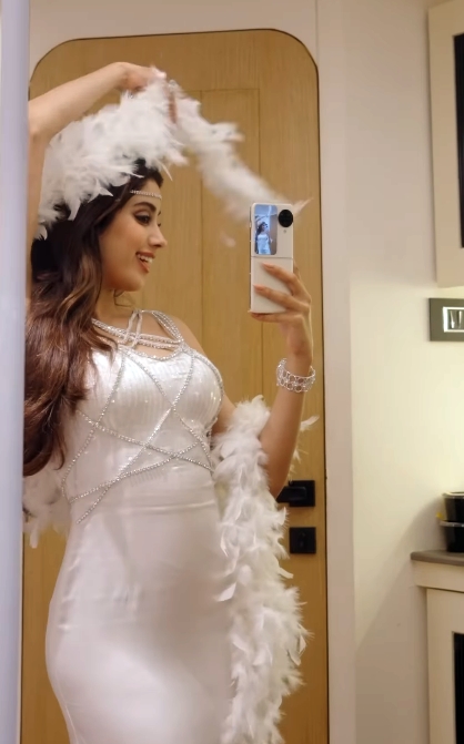 Janhvi turns ‘GenZ-eenat Aman’, veteran star says ‘stole my style ...