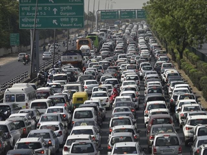 Delhi Traffic Updates: Massive Jams at Exit & Entry Points Amid Farmers ...
