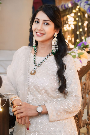 Simran Khanna shares how she creates her own vibe on sets of ...