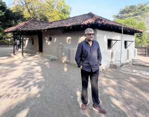 Vivek Agnihotri visits Mahatma Gandhi’s ashram in Sevagram for ‘The Delhi Files’ - www ...