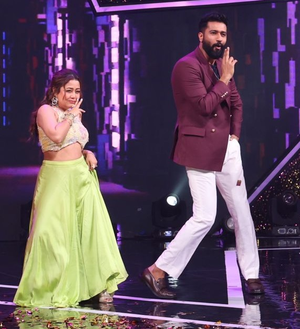 Vicky Kaushal, Neha Kakkar dance to 'Tauba Tauba' from 'Bad Newz' on ...
