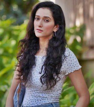 'Small yet different': 'Krishna Mohini' actress Anoushka Chauhan looks back at her first pay ...