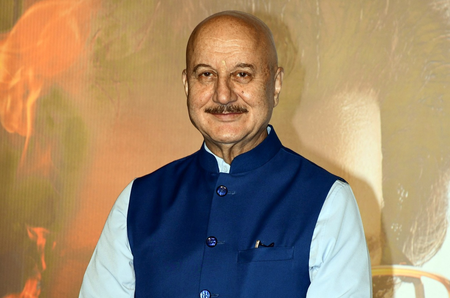 Anupam Kher feels Miss Braganza won’t choose Mr. Malhotra from 'Kuch ...