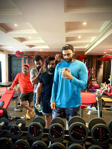 Ram Charan spends his Sunday sweating it out in the Gym with brothers ...