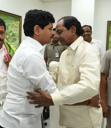 Former BRS MP Santosh Rao appears before SIT in phone-tapping case ...