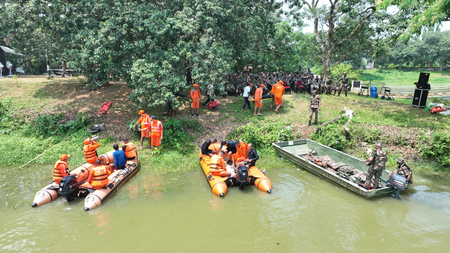 Army, Assam Rifles conduct flood management drills ahead of monsoon ...