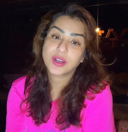 Shilpa Shinde asks Hina Khan to support Khan Sir instead of writing ...