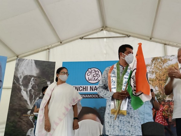 Tiatrist Francis De Tuem joins TMC ahead of 2022 Goa Assembly polls ...