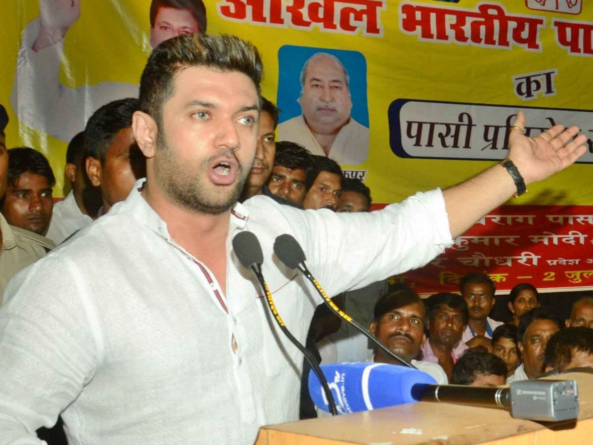 Chirag Paswan meets Shahabuddin family in Siwan - www.lokmattimes.com